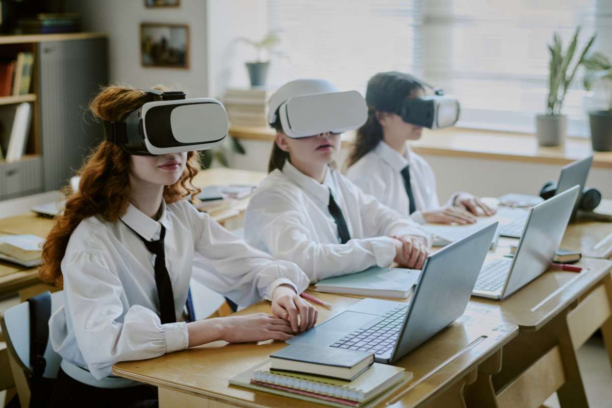 Is Virtual Reality in Education the Future of Learning? Discover the ...