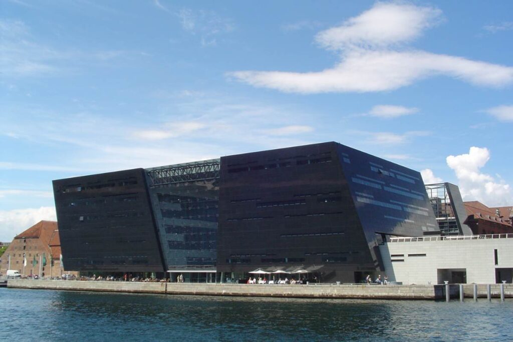 The 14 Largest Libraries in the World and the Stories They Preserve ...